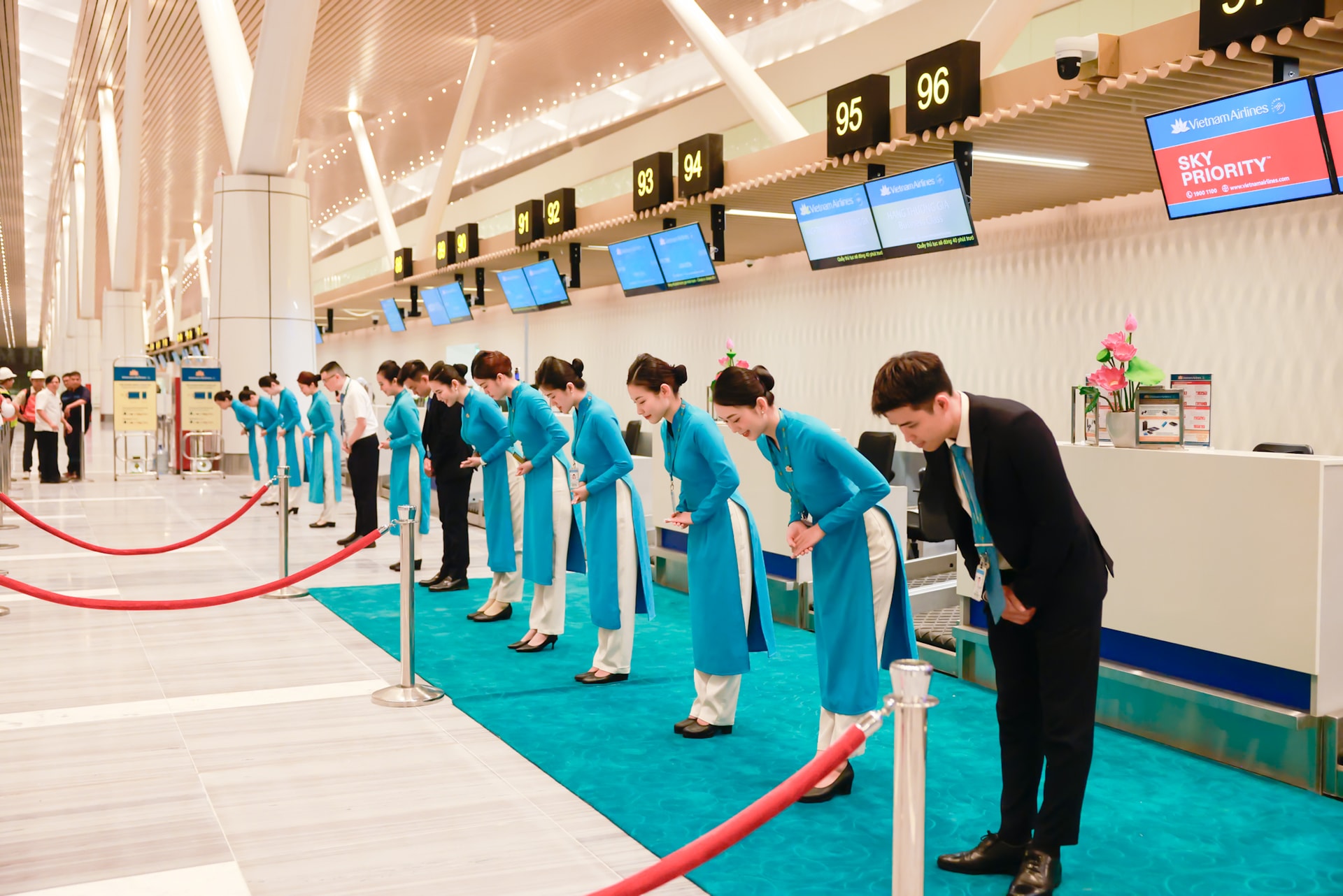 Vietnam Airlines chính thức khai thác nhà ga T3 Tân Sơn Nhất cho các ...