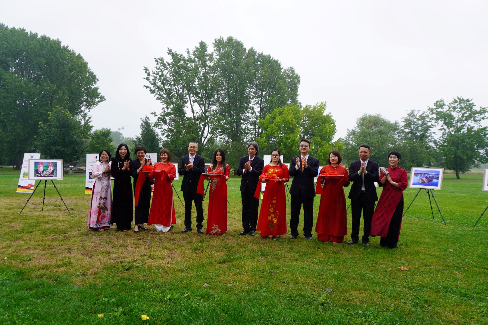 KHAI MẠC TRIỂN LÃM ẢNH “SẮC MÀU VIỆT NAM” TẠI VƯỜN THẾ GIỚI GÄRTEN DER WELT